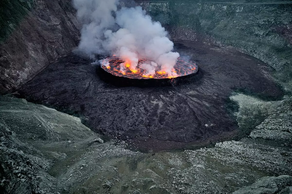 Urugendo rwifoto hagati yisi: Ikirunga cya Volcano NyRango kuva Olivier Grunewal (Olivier Grunewal (Olivier Grunewal) 2762_16