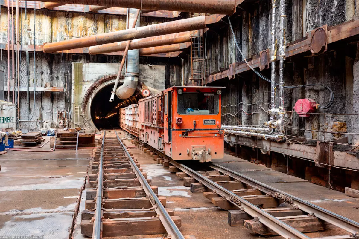 วิธีการสร้างรถไฟใต้ดินในมอสโก: รายงานภาพ Alexander Popova 2834_4