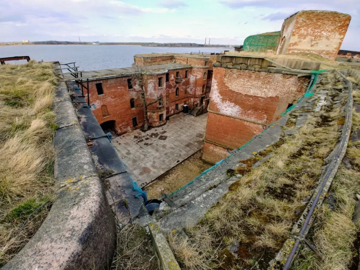 Pháo đài dịch hạch ở vùng Vịnh Phần Lan: Crue và Brutal Fort Boyard! 2941_13