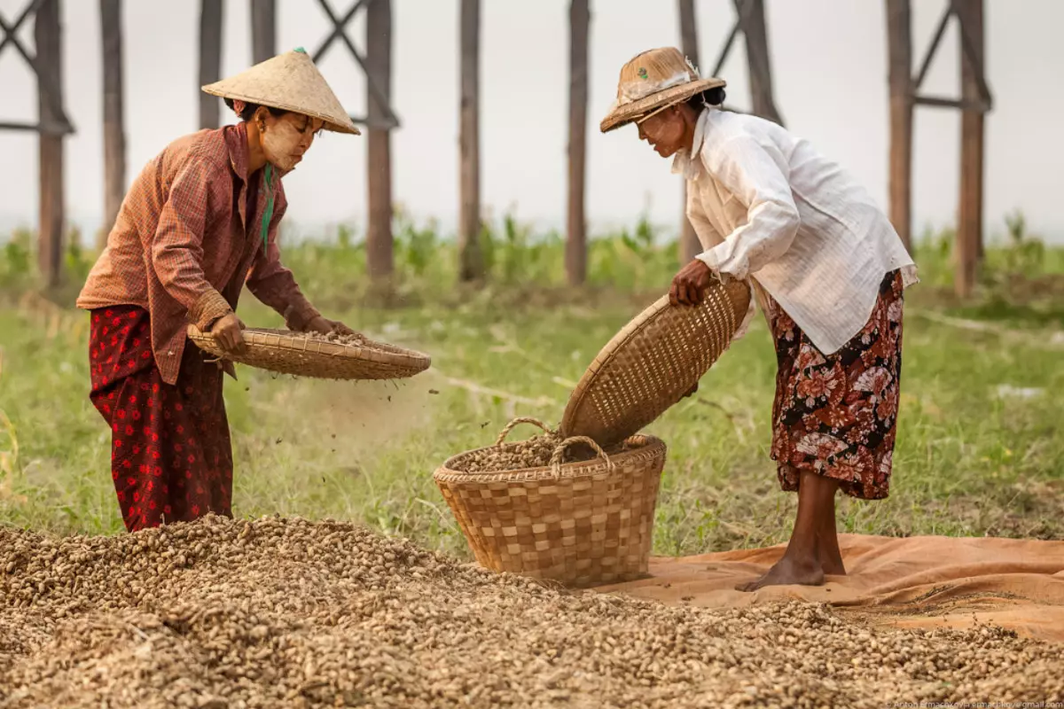 Burma: Déi berühmte Bridge u Bin. Fotoen Anton Yermachkova 3360_12