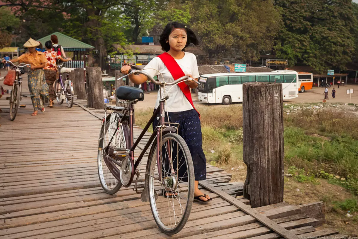 Burma: jembatan sing misuwur u bein. Foto Anton Yermachkova 3360_14