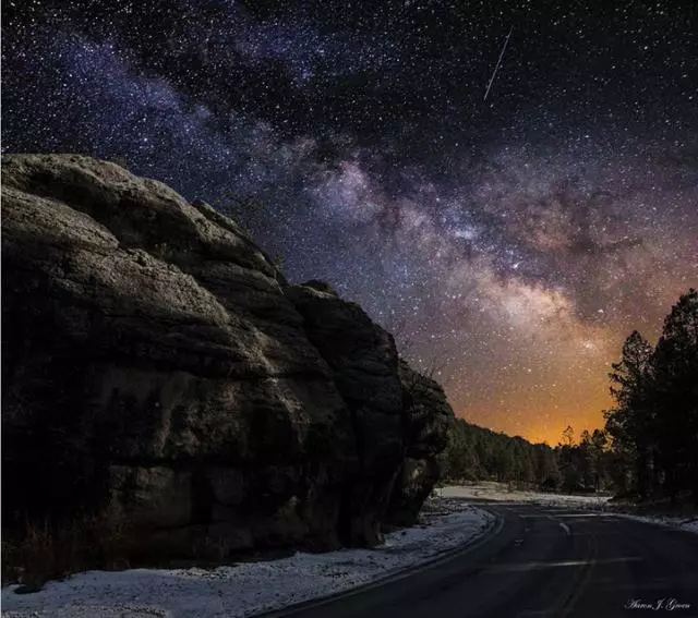 Pajsaġġi tal-isturdament mixgħula minn galaxies imbiegħda