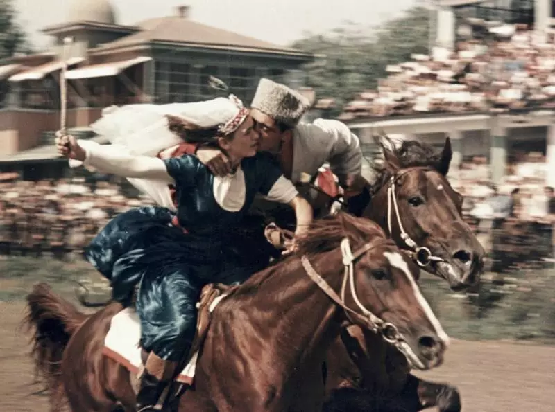 Fotoğraflarda romantik ve eğlenceli Sovyet düğünleri 3537_17