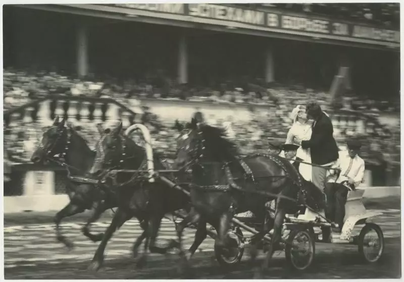 Fotoğraflarda romantik ve eğlenceli Sovyet düğünleri 3537_19