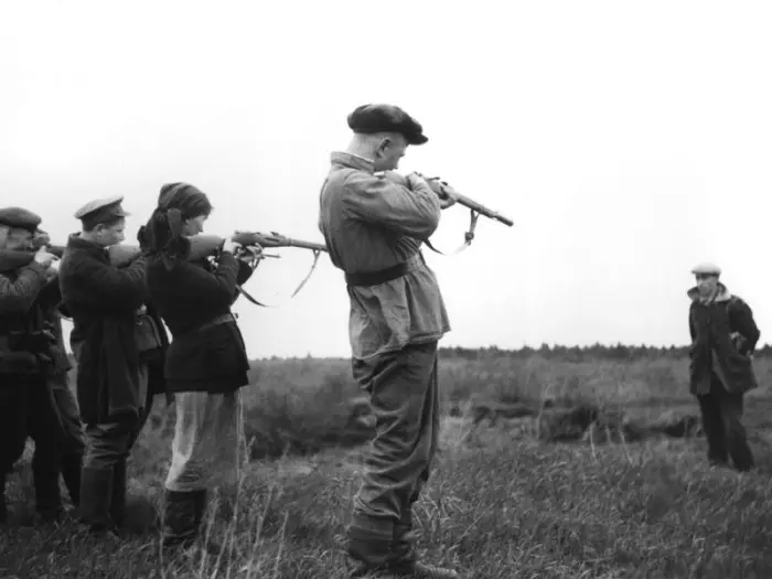 Emosionelle fotos om mennesker og begivenheder i den store patriotiske krig 4073_1