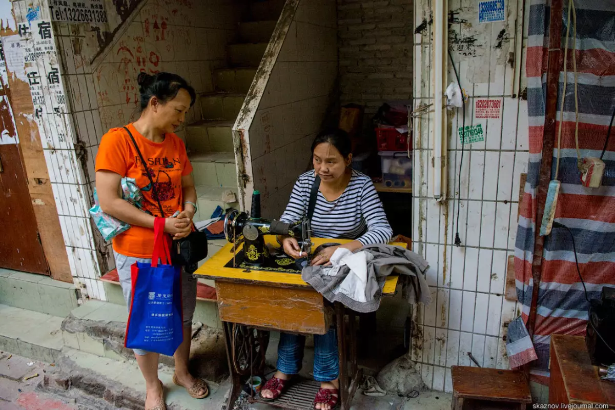 When the atmosphere of the slums oppresses ... China in photos of Stanislav Casnova 4093_38