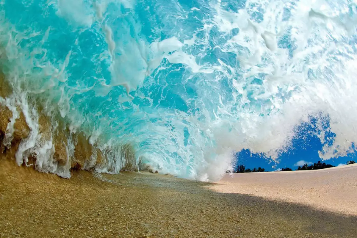 7. Fotograaf Clark Little verwyder die golwe in Hawaii: