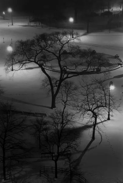 S citlivosťou a túžbou ... Andre Kertész (André Kertész), fotografie z jeho okien 4147_3