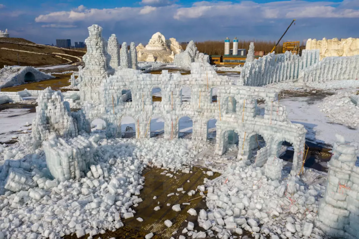 Wie die Städte der Eisskulpturen in Harbin bröckeln 4225_1