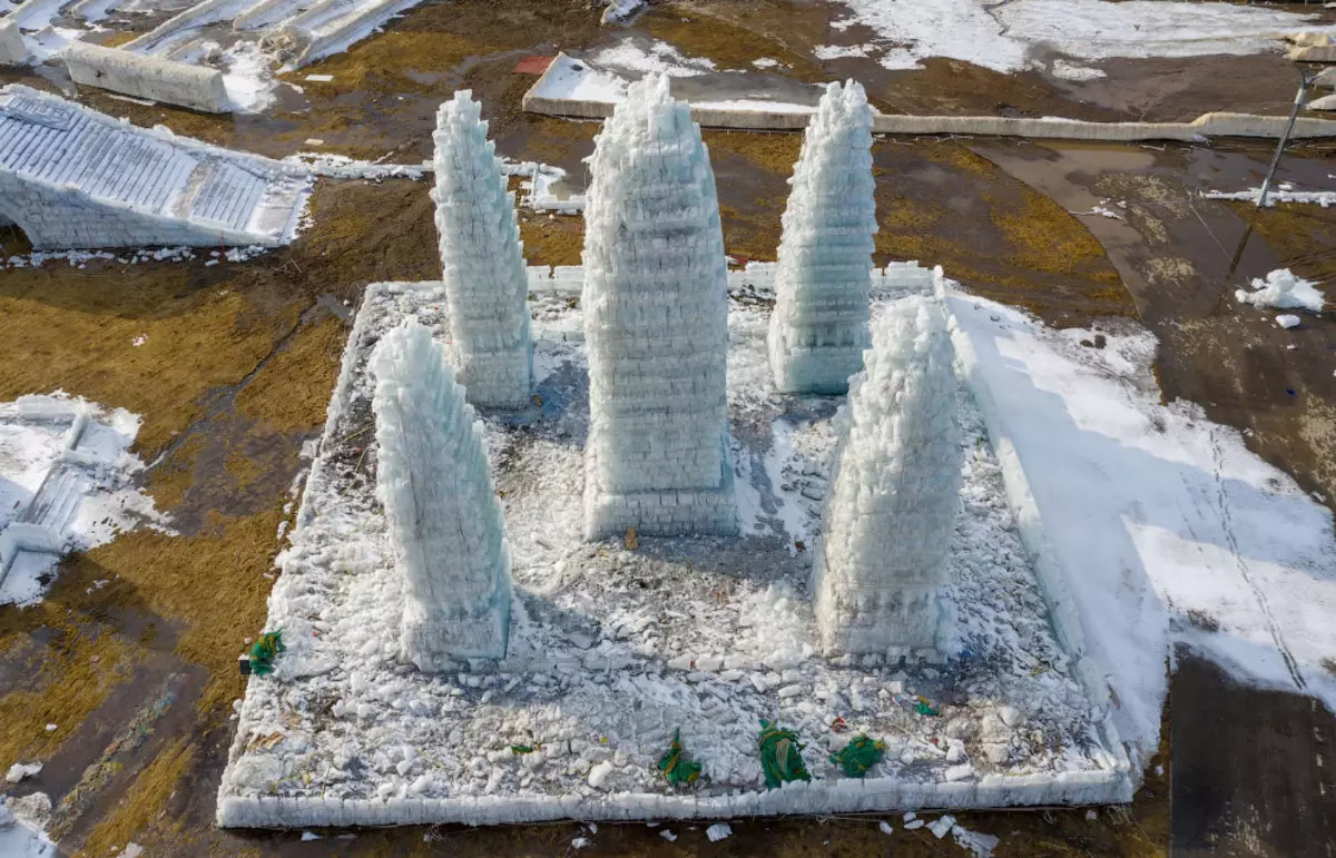 Cómo las ciudades de las esculturas de hielo se están desmoronando en Harbin 4225_3