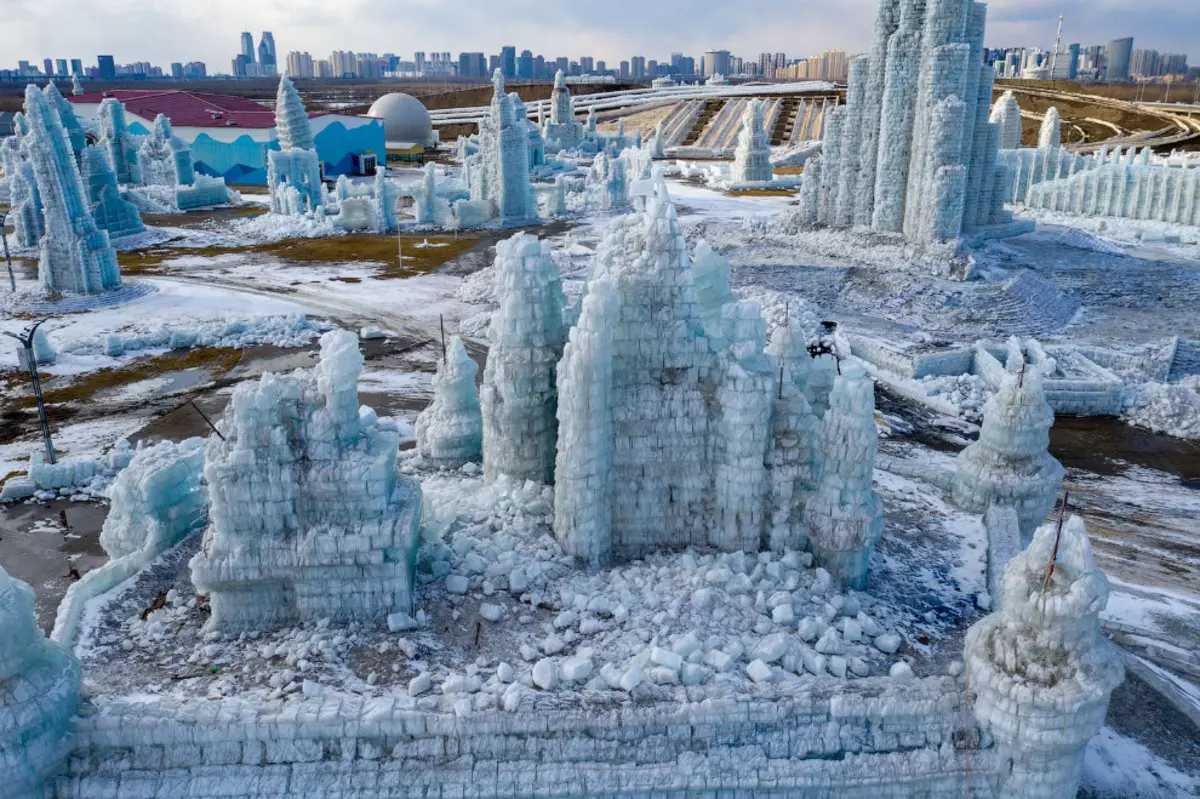 Cómo las ciudades de las esculturas de hielo se están desmoronando en Harbin 4225_5