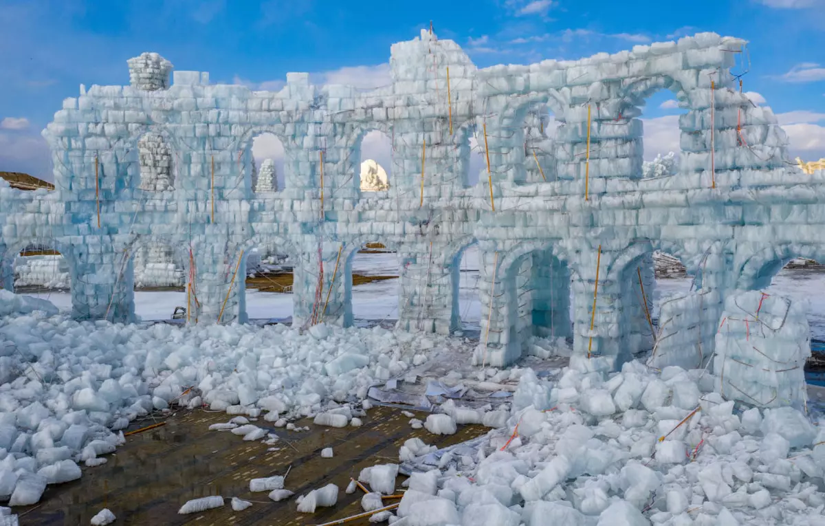 Si qytetet e skulpturave të akullit po shkatërrohen në Harbin 4225_7