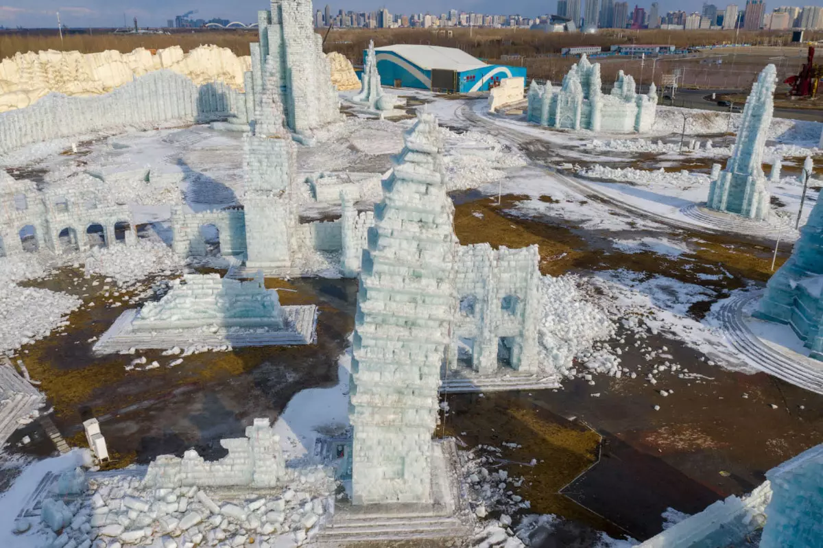 Cómo las ciudades de las esculturas de hielo se están desmoronando en Harbin 4225_8