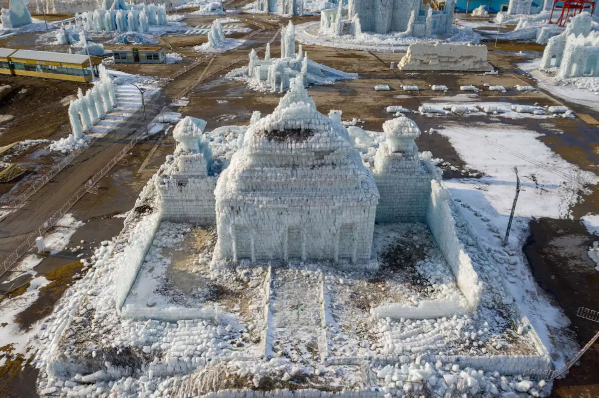 Cómo las ciudades de las esculturas de hielo se están desmoronando en Harbin 4225_9