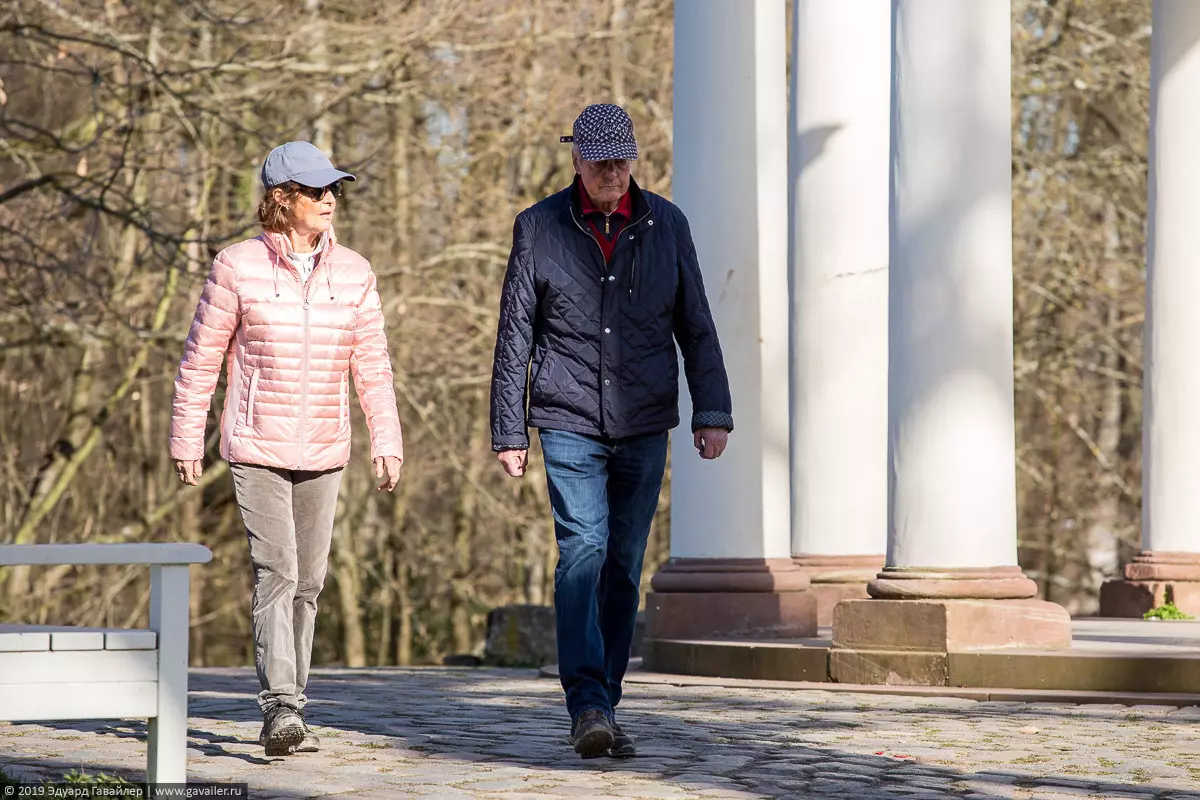 Ældre tysk par på Mount Nerobreg i Wiesbaden