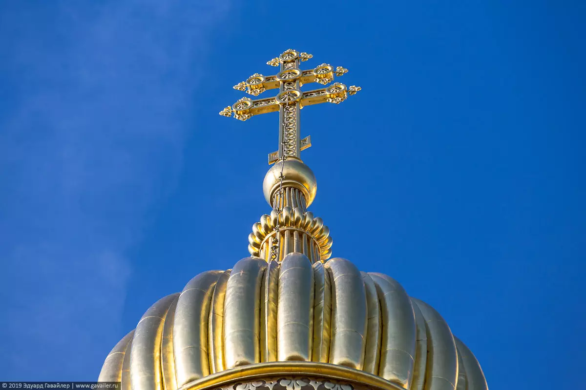 Orthodox Cross på Dome of the Russian Church i Wiesbaden