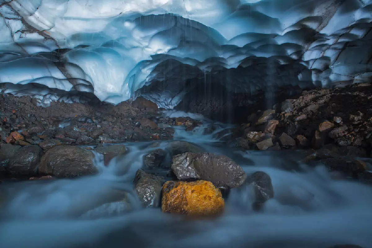 Amafoto Yubuvumo bwa Ice Kamchatka 4532_13