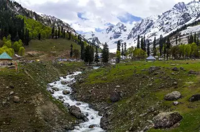 ທິວທັດປະຈໍາວັນຂອງ Kashmir. ຊ່າງການຖ່າຍຮູບ Sadhid Ahmed (Sajid Ahmed) 4694_5