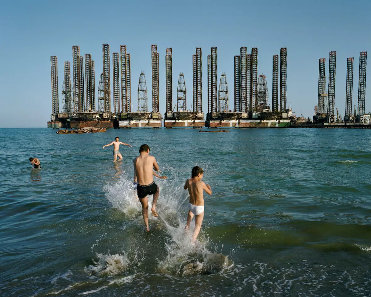 Symbiose du paysage et des coutumes des personnes: Caspian à Lens Chloe Dewe Mathews) 4779_12