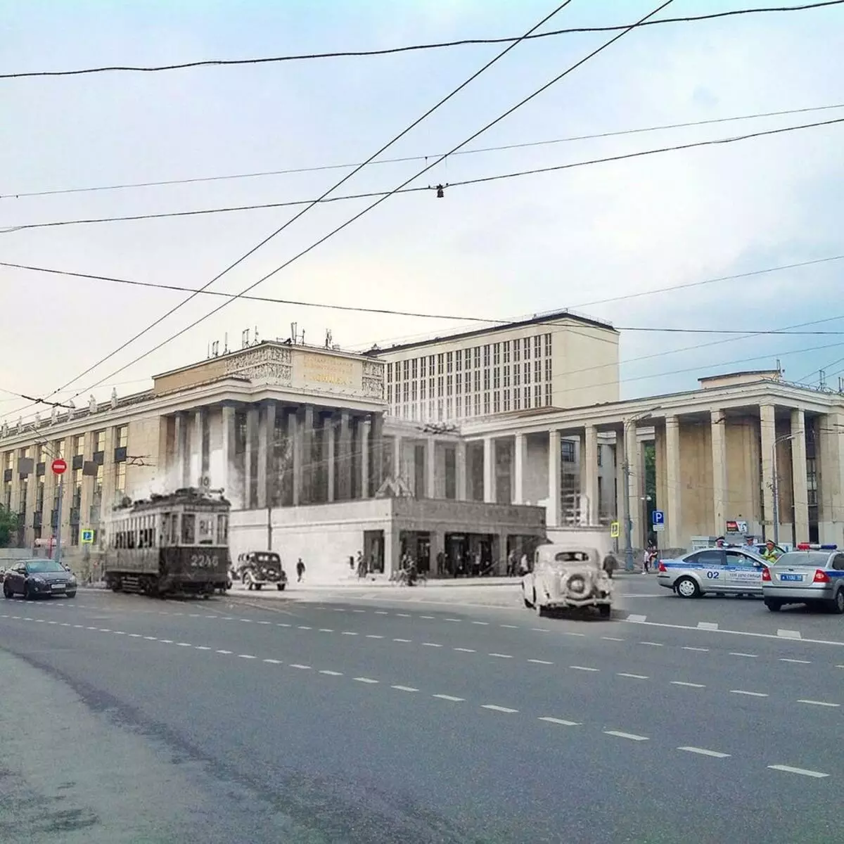 12. Aula-metroasema Komintern Street Venäläisen valtion kirjaston edessä (kirjastot