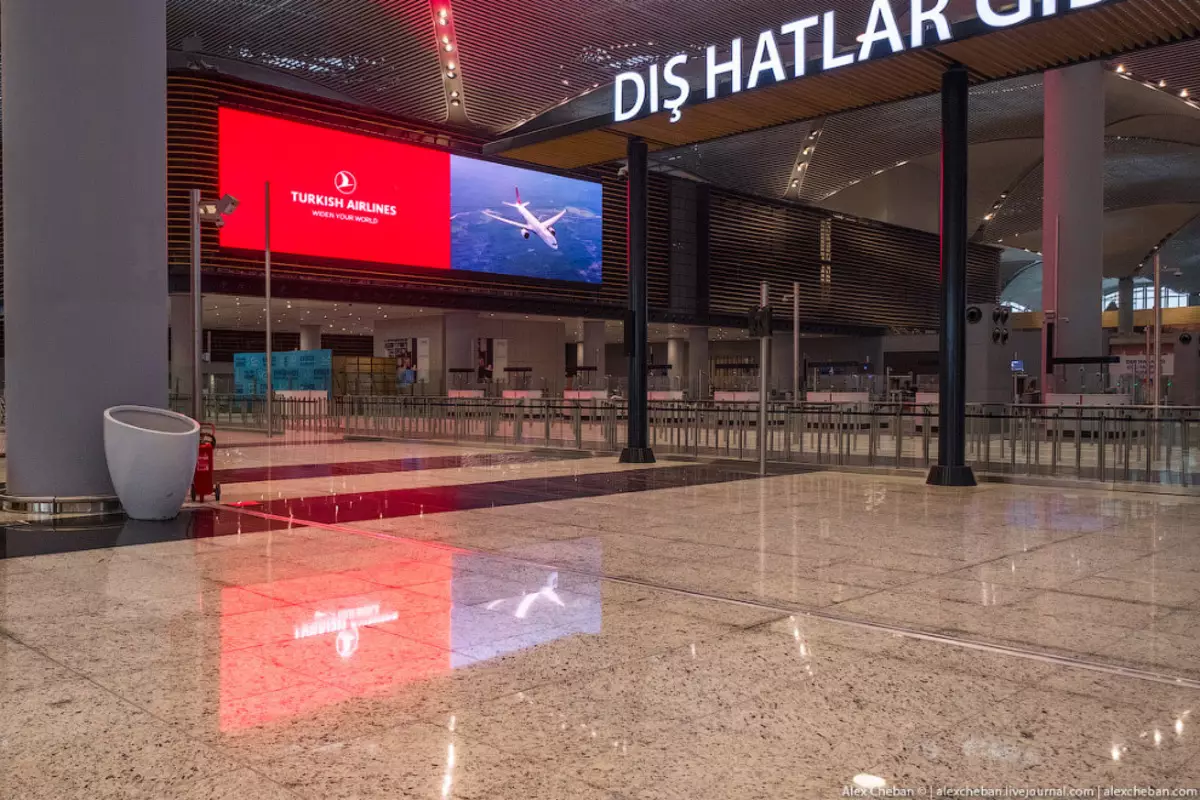 Istanbul Airport is die grootste in die wêreld. Foto's van Alexander Chebana 4863_17