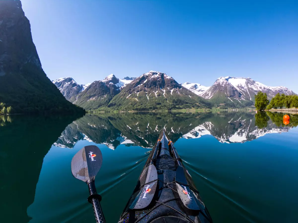 Fotografera på kajak på fjorden i Norge 5020_3