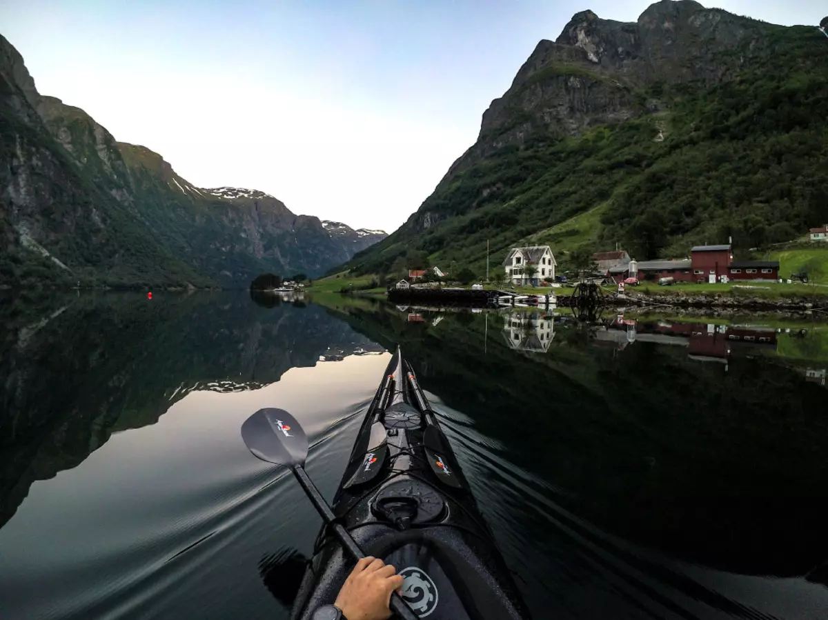 Fotografera på kajak på fjorden i Norge 5020_4