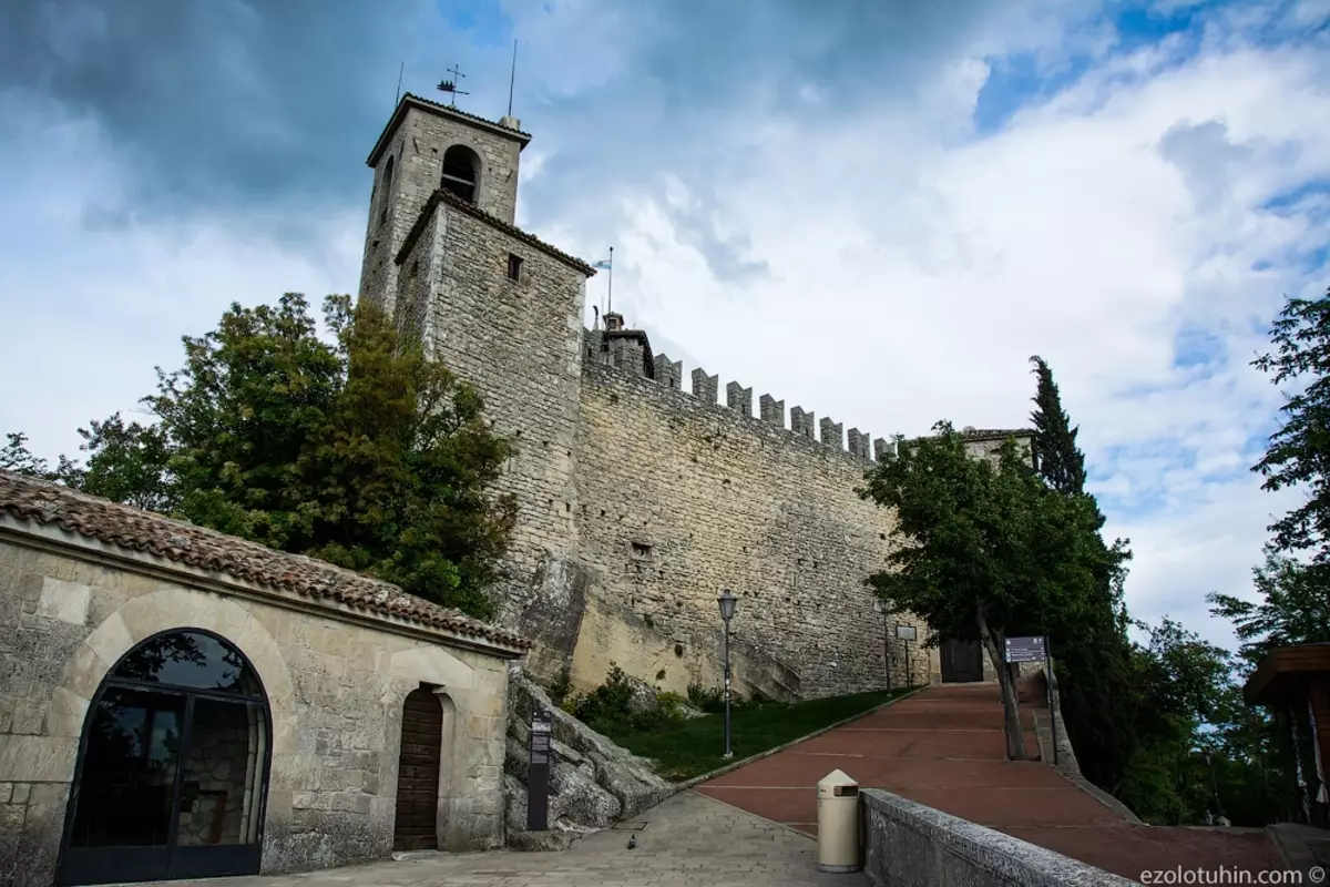 Picha ya Evgeny Zolotukhina kwa alama tatu za San Marino. 5447_3