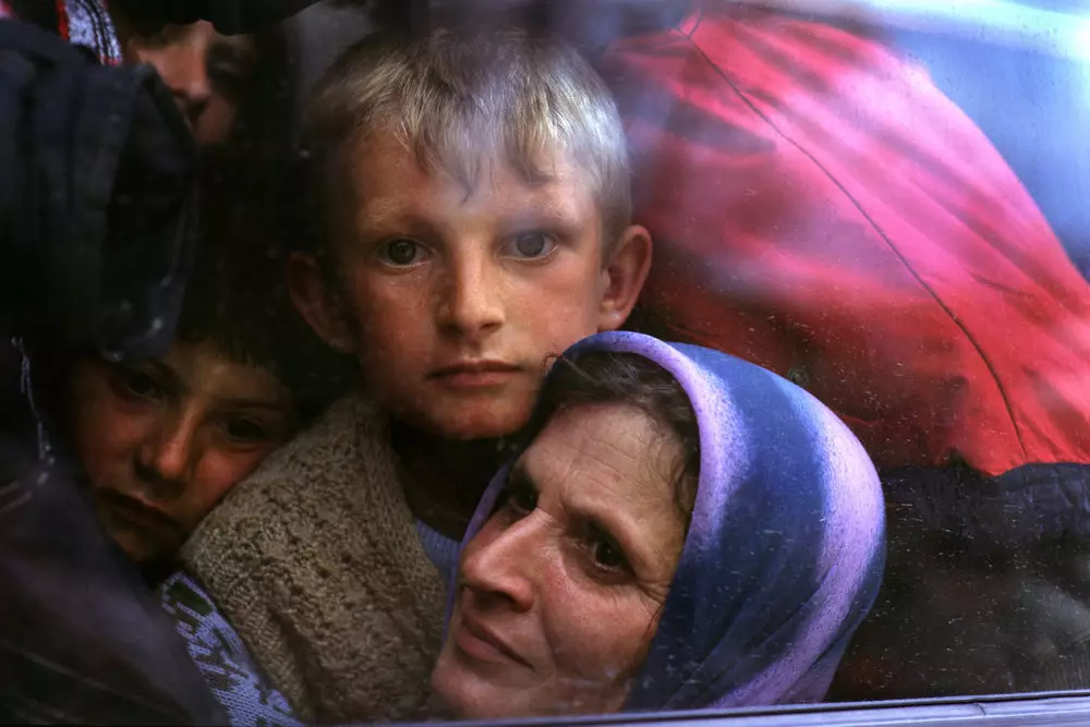 Kuraja njerëzore dhe dëshpërimi, dhimbja dhe gëzimi në fotot e Peter Turnley (Peter Turnley) 5453_2