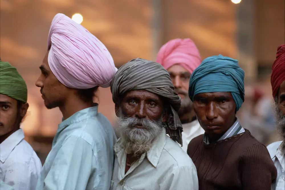 Laga soo bilaabo murugada iyo farxadda: daqiiqado bini-aadamka ah ee ku jira shaqooyinka pattter scurli 47