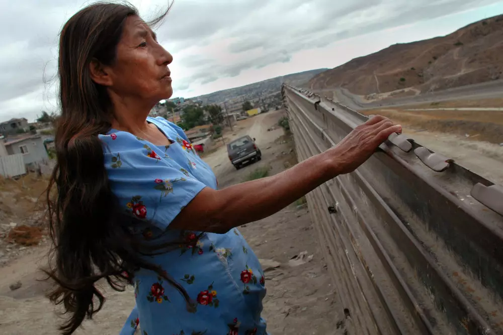 De la tristeza a la alegría: momentos de ser humano en las obras de Pether Schurli 56