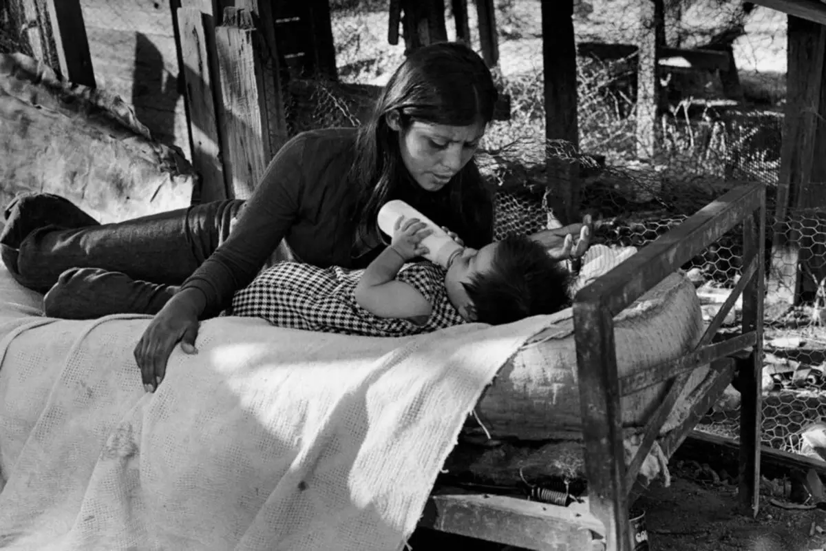 Saka rasa sedhih kanggo kabungahan: Wayahe manungsa sing ana ing karya Photojournenist Peter Townli 63