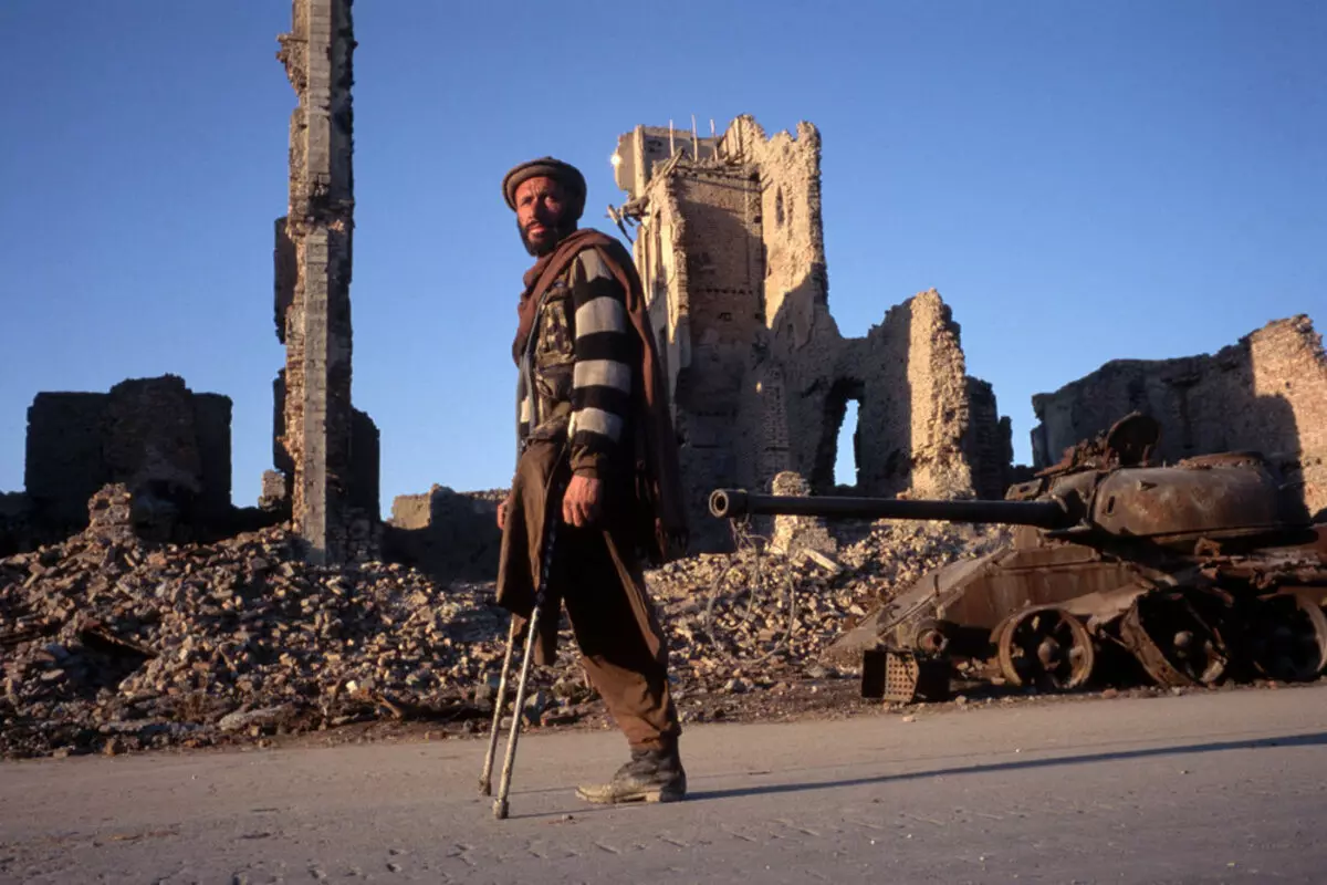 De la tristeza a la alegría: momentos de ser humano en las obras del fotoperiodista Peter Townli 73