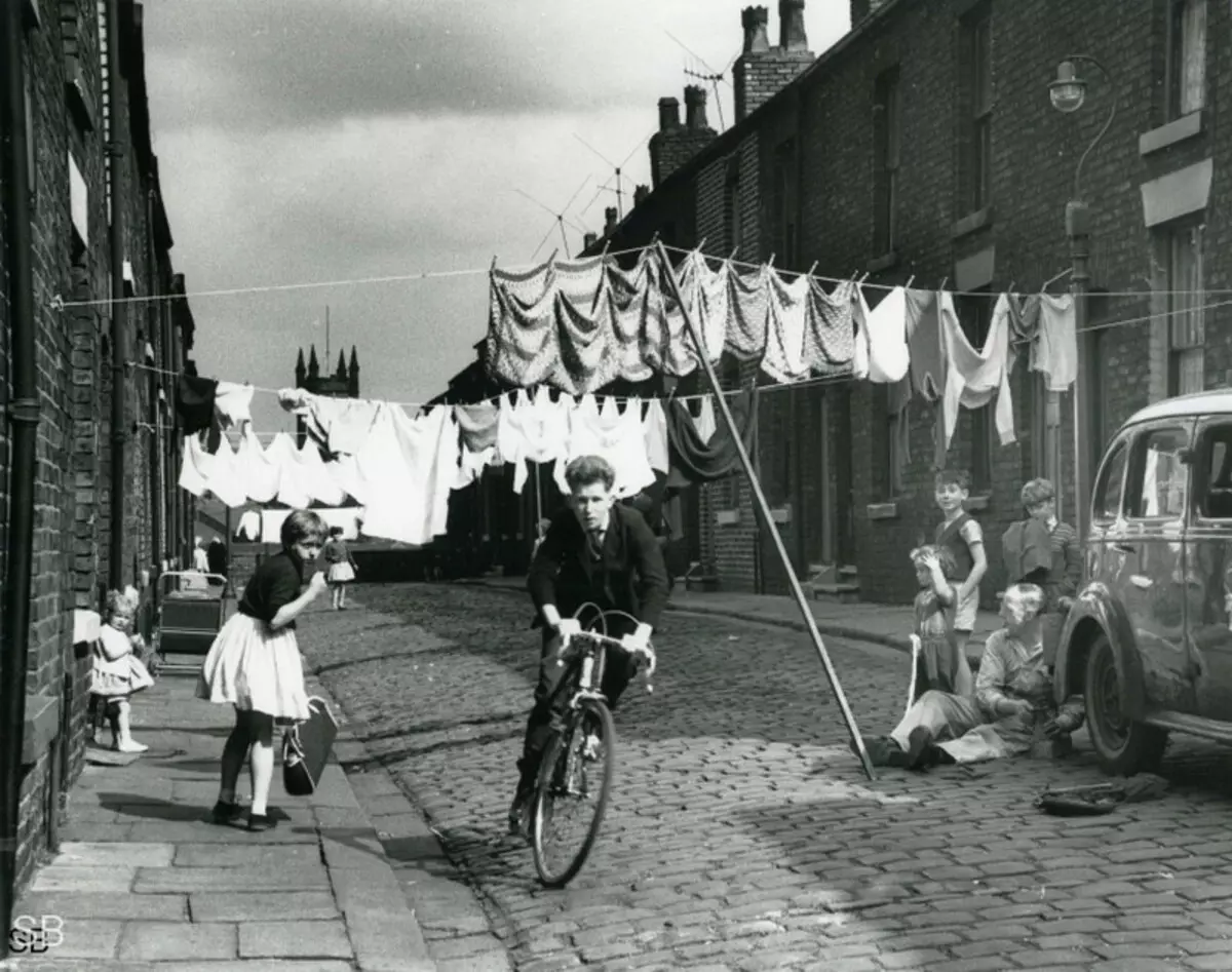 1960-cı illərin Şirley çörəkçisinin fotolarında Manchester gecəqonduların cazibəsi