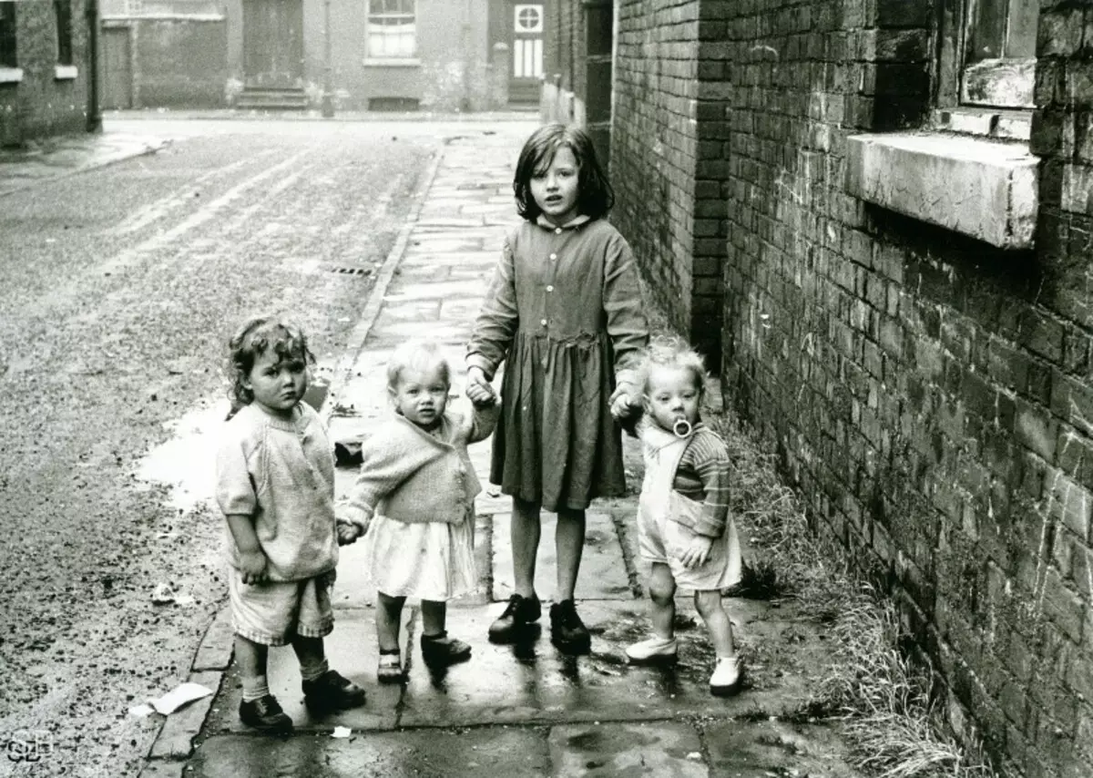 SMARM FAN MANCHESTER SLUMS IN FOTO YN SHIRLEY BAKER FAN DE 1960S 29