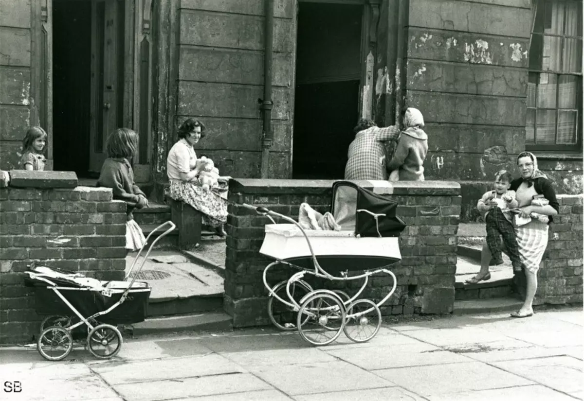 1960 жылдардың Ширли наубайшысының суреттеріндегі манчестеральдың сүйкімділігі