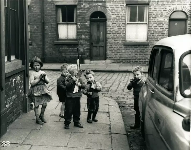 Fahafinaritra ny basy any Manchester ao amin'ny sary Shirley Baker tamin'ny taona 1960