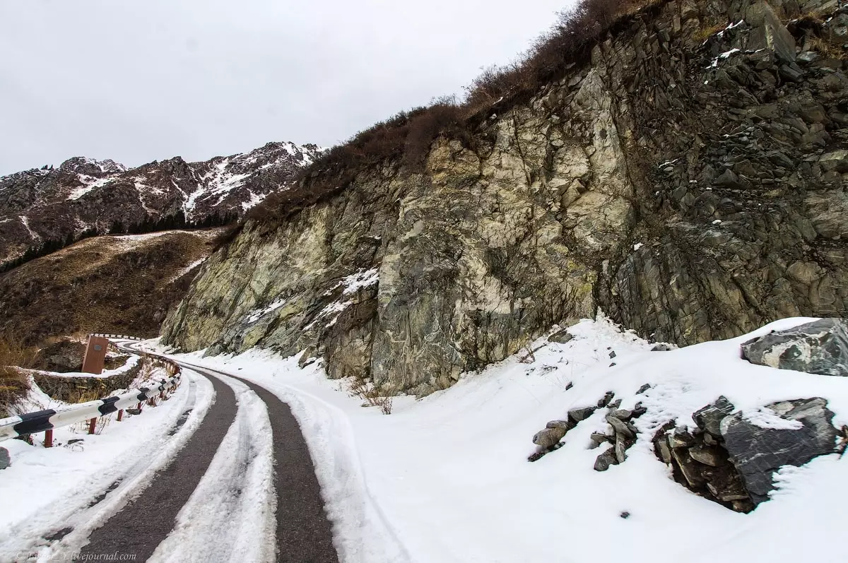 Je, ni nzuri sana na ya kuvutia katika Alma-ATA? Safari ya Picha ya Snow kwa Yuri Rybina. 5603_11