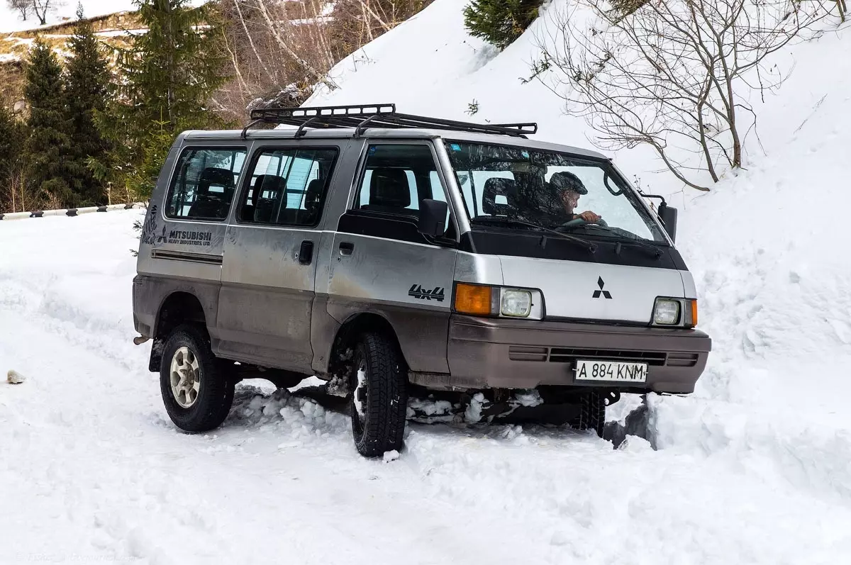 Je, ni nzuri sana na ya kuvutia katika Alma-ATA? Safari ya Picha ya Snow kwa Yuri Rybina. 5603_15