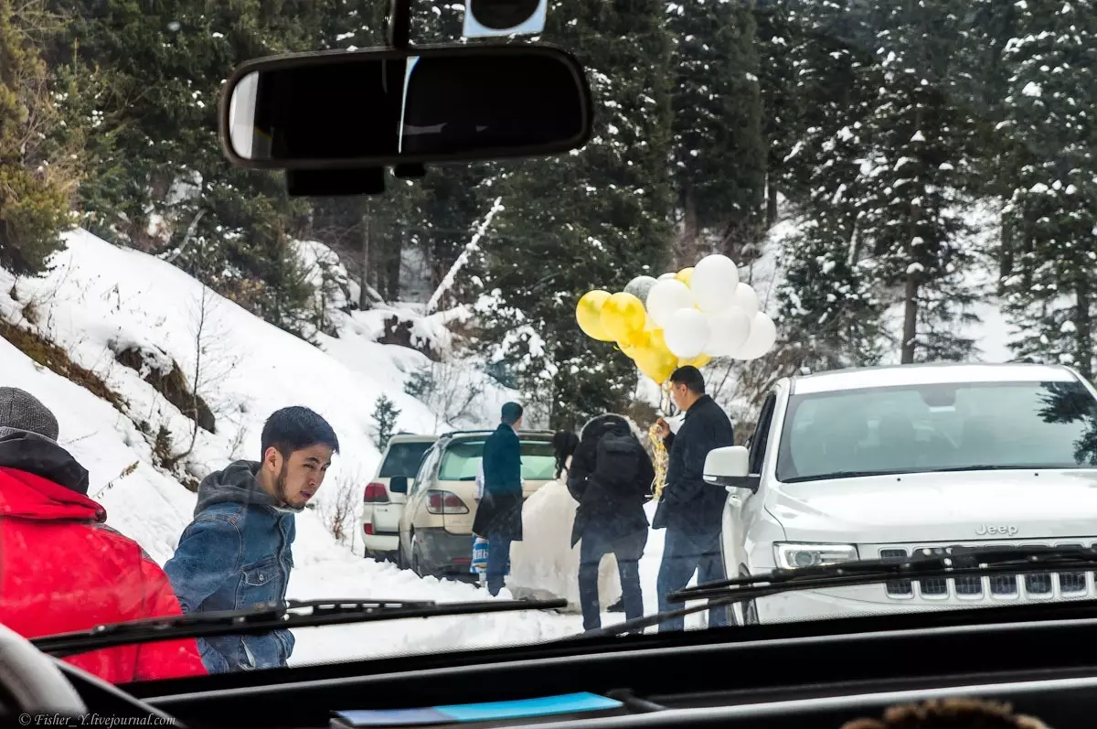 Je, ni nzuri sana na ya kuvutia katika Alma-ATA? Safari ya Picha ya Snow kwa Yuri Rybina. 5603_16