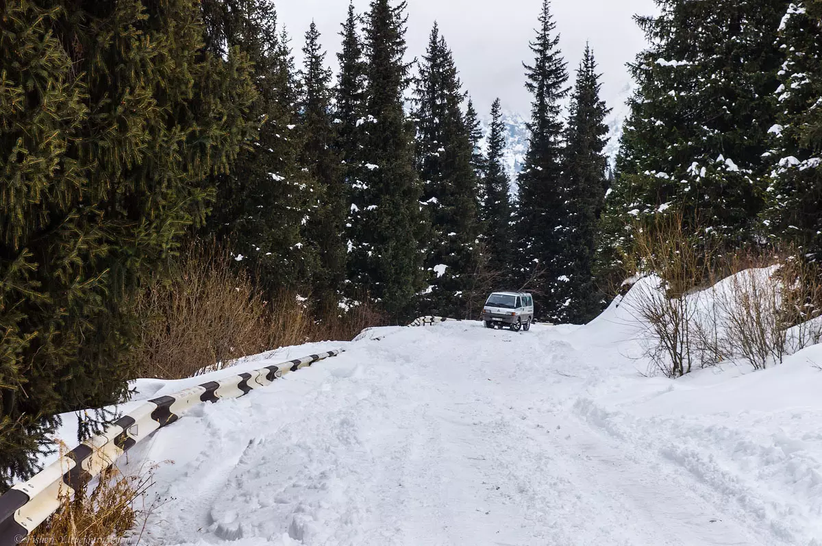 Je, ni nzuri sana na ya kuvutia katika Alma-ATA? Safari ya Picha ya Snow kwa Yuri Rybina. 5603_35