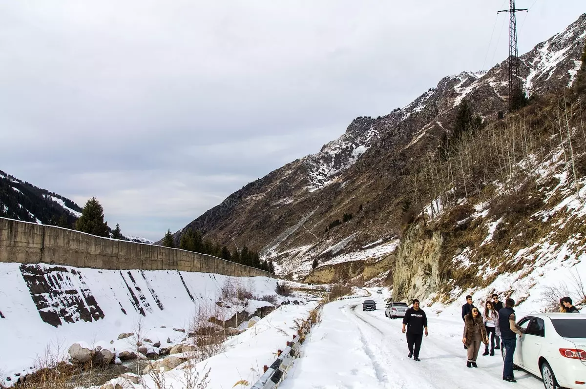 Je, ni nzuri sana na ya kuvutia katika Alma-ATA? Safari ya Picha ya Snow kwa Yuri Rybina. 5603_7