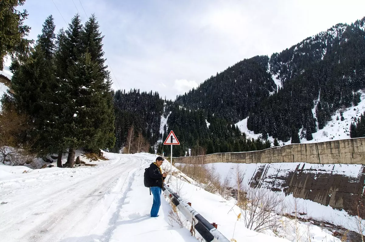 Je, ni nzuri sana na ya kuvutia katika Alma-ATA? Safari ya Picha ya Snow kwa Yuri Rybina. 5603_8