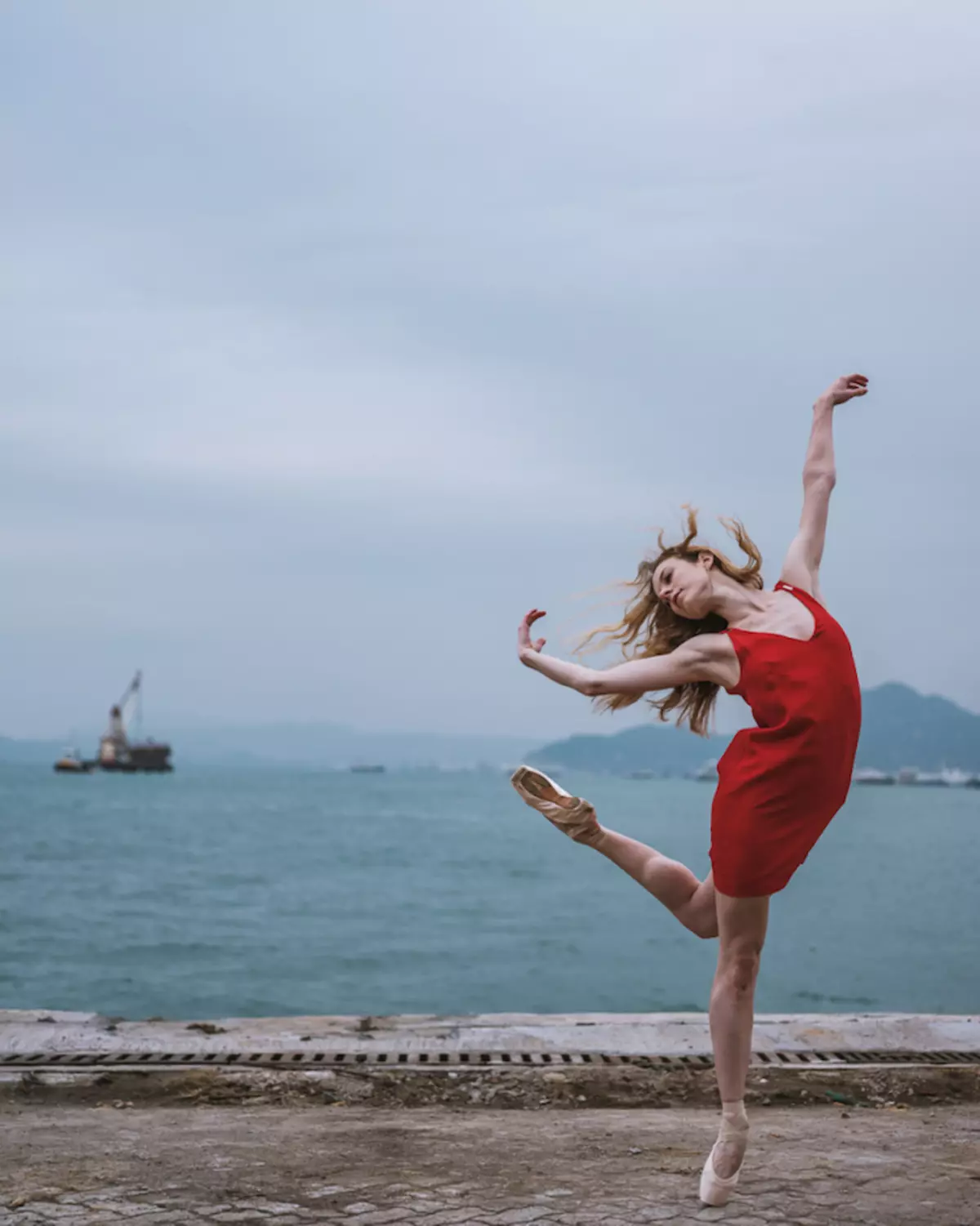 Ballerina op 'e strjitten fan Hong Kong: De ferneamde PhotoProject Conver-Converje Aazje