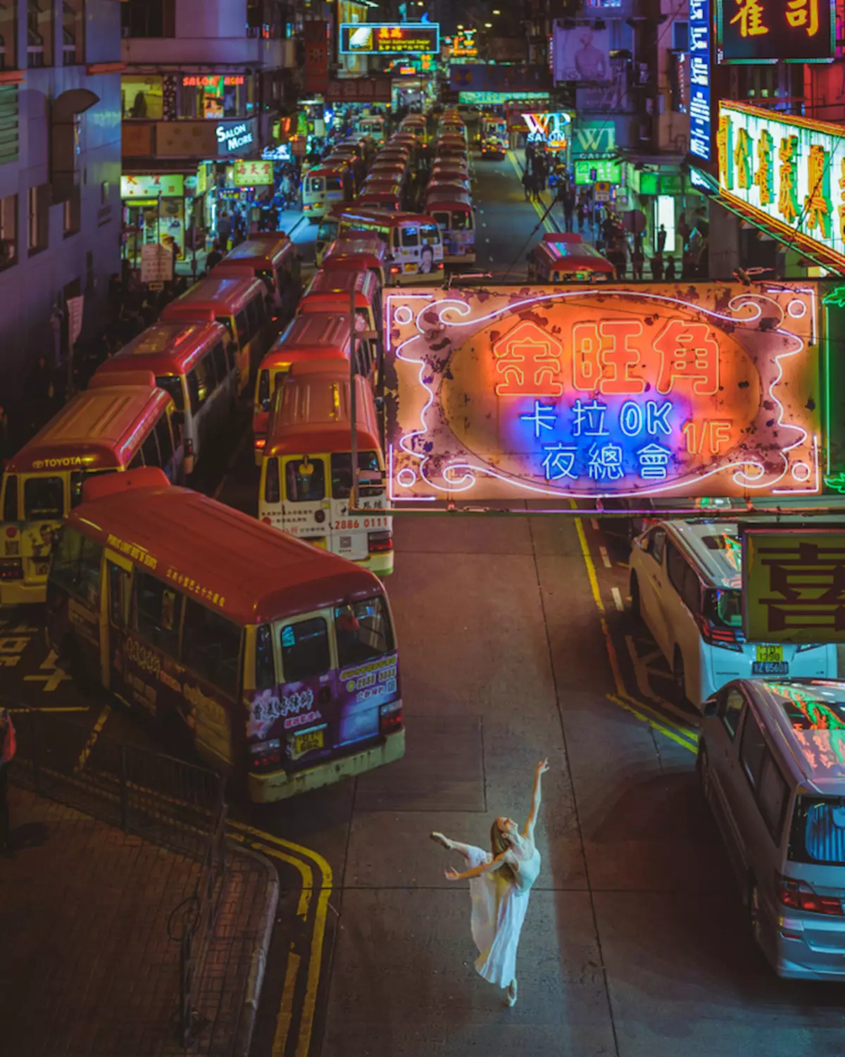 Bailarina en las calles de Hong Kong: el famoso fotoproyecto conquista asia