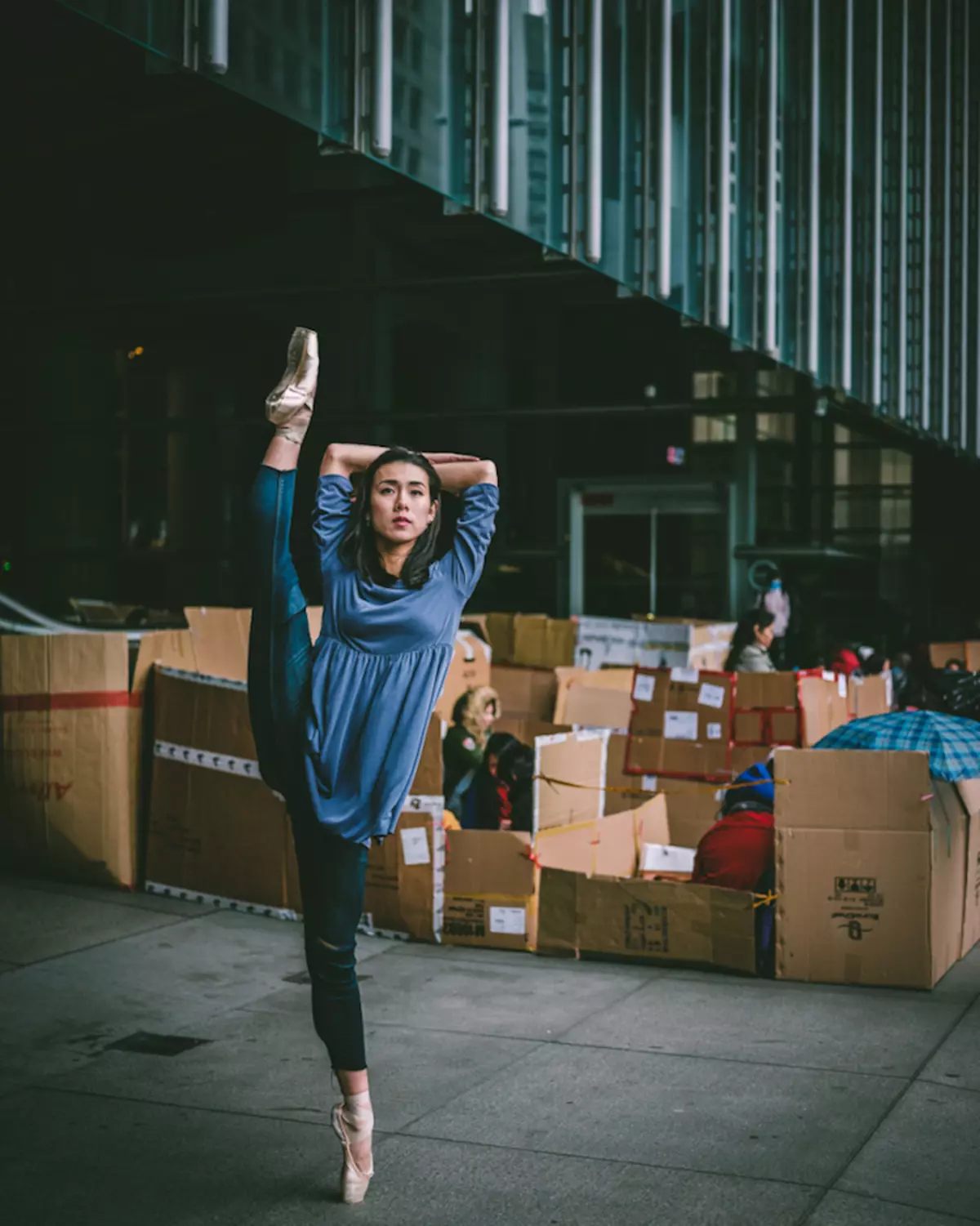 Bailarina en las calles de Hong Kong: el famoso fotoproyecto conquista asia