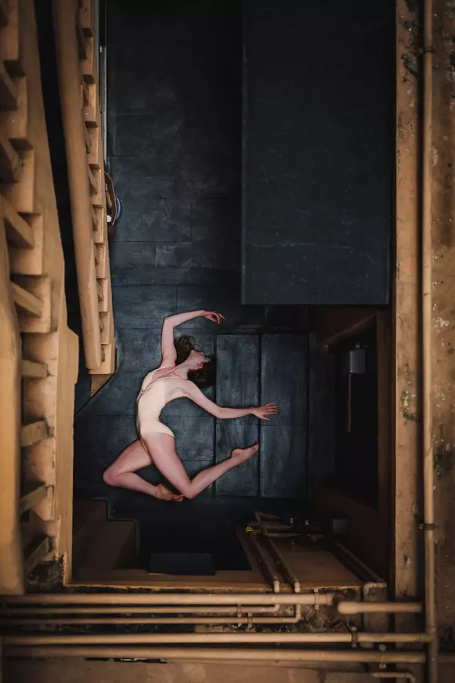 Ballerina op 'e strjitten fan Hong Kong: De ferneamde PhotoProject Conver-Converje Aazje