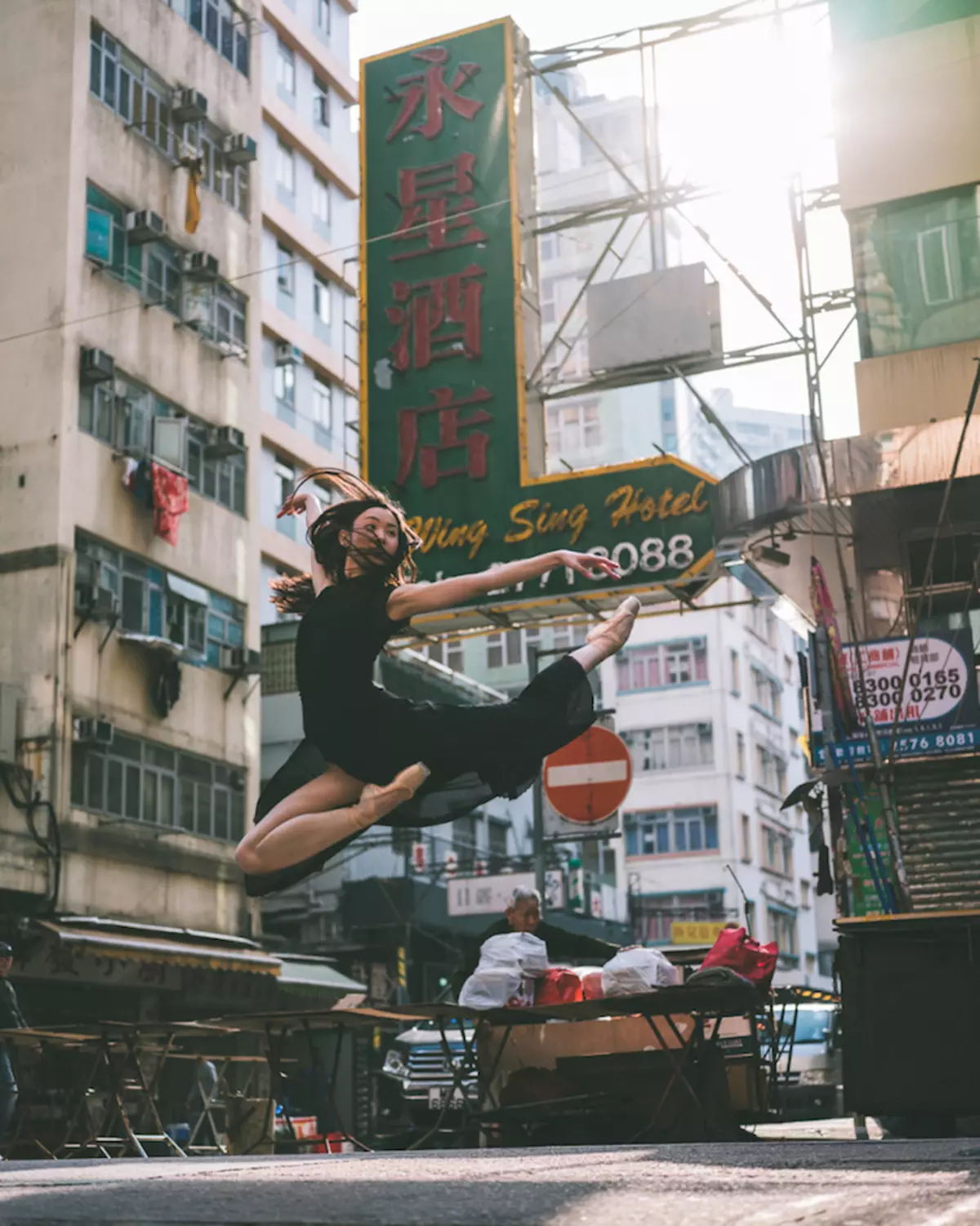 Bailarina en las calles de Hong Kong: el famoso fotoproyecto conquista asia