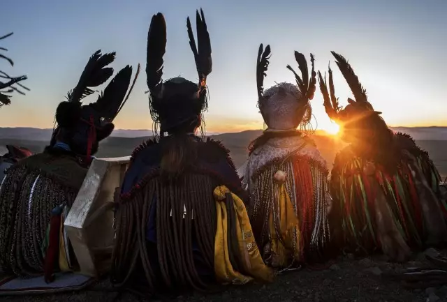 Šamaniniai ritualai Mongolija: fotografas Kevin Frayer (Kevin Frayer) 5700_1