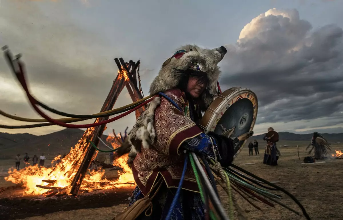 Šamaniniai ritualai Mongolija: fotografas Kevin Frayer (Kevin Frayer) 5700_10